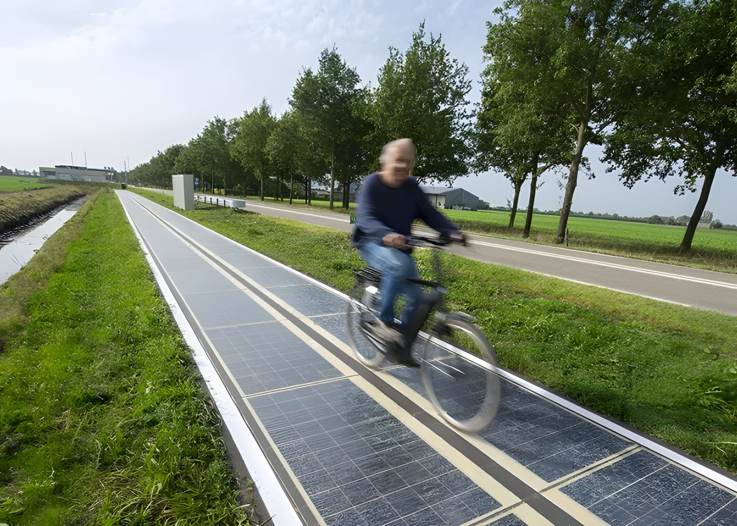 Netherlands: two energy-producing cycle paths