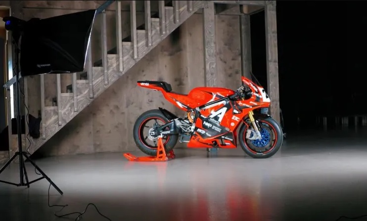 Dutch students build an electric motorcycle capable of reaching 302 km/h