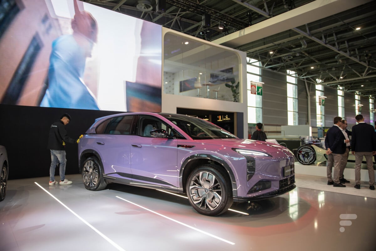 Hongqi makes its French debut with the EHS7, a premium electric SUV