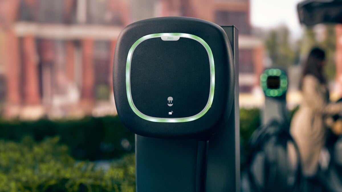 Wallbox Pulsar Pro, the first charging station to use the attached ...